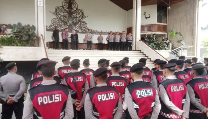 Puluhan Bom Molotov Ditemukan Malam Tadi, Disiapkan untuk Demonstrasi ...